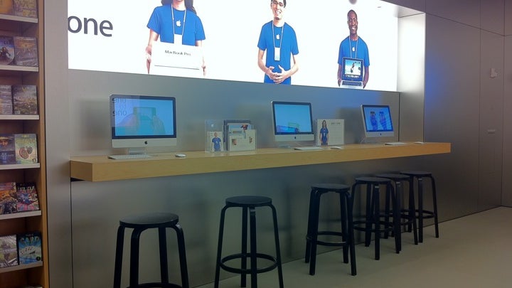 Apple First Colony Mall - 16535 Southwest Freeway, Sugar Land