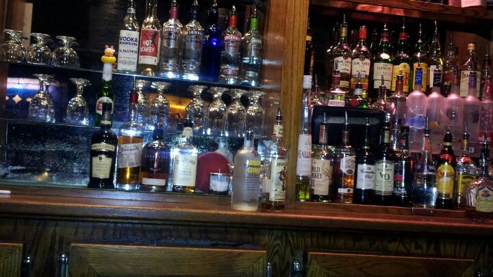 Hale's Restaurant & Lounge - 2755 SE Tualatin Valley Hwy, Hillsboro