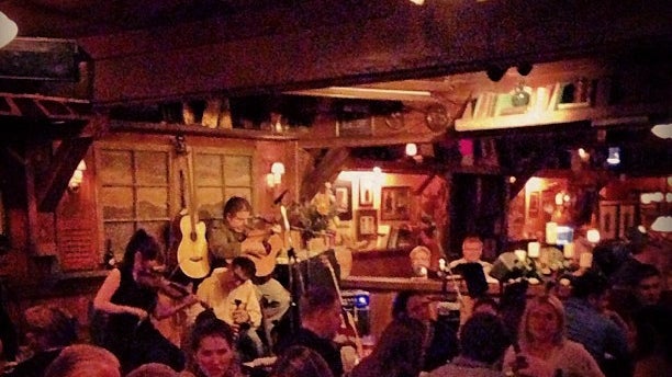 The Field Irish Pub & Eatery - 3281 Griffin Rd, Fort Lauderdale