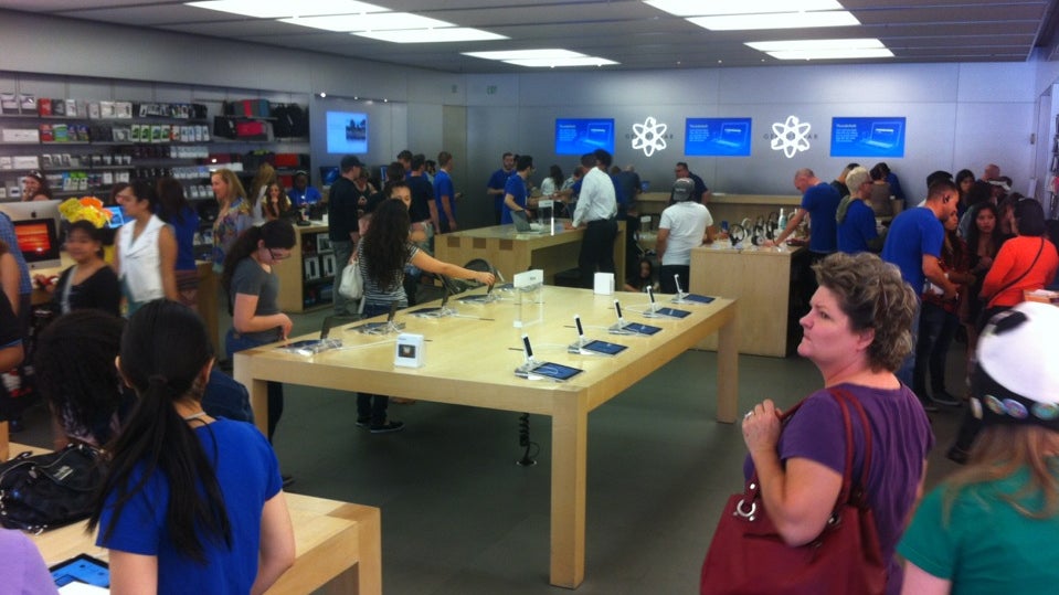 Apple Town Square - 6671 Las Vegas Blvd S, Las Vegas