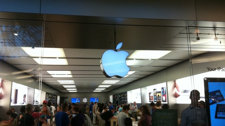 Apple Lakeside Shopping Center - 3301 Veterans Memorial Boulevard, Metairie