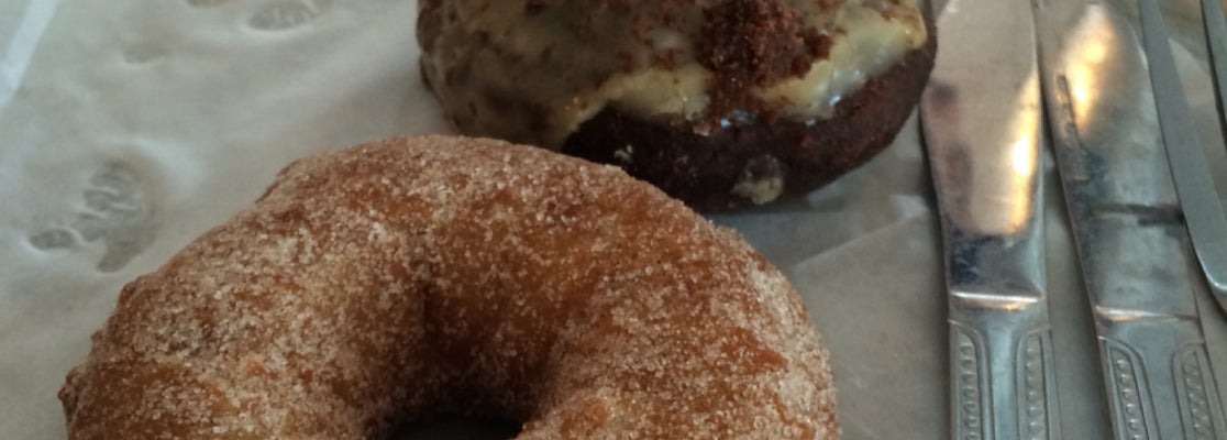 Monuts Donuts - Café in Durham