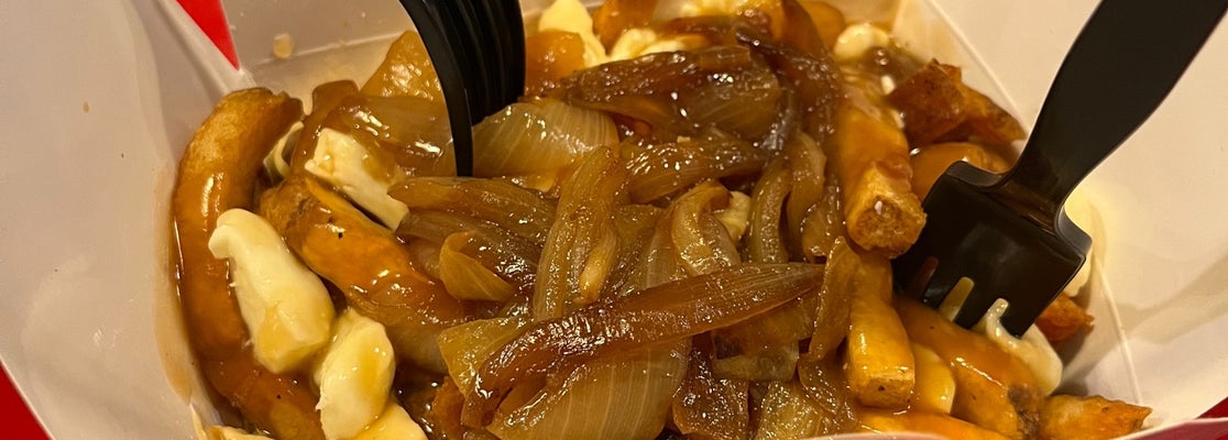 Smoke's Poutinerie - Entertainment District - 81 tips