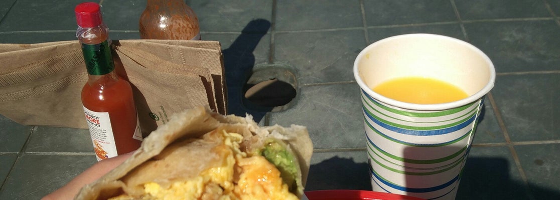 Kono's Surf Club Cafe - Café in Pacific Beach