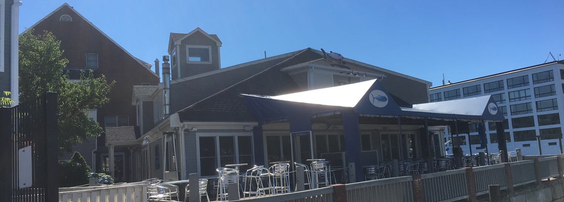 Finz Seafood & Grill - Seafood Restaurant in Downtown Salem