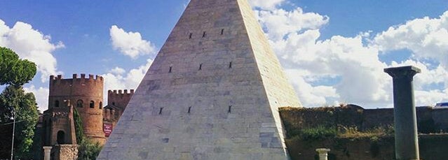 Piramide Cestia - Monument in Testaccio