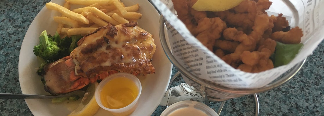 Snapper's Waterfront Restaurant And Saloon - Seafood Restaurant