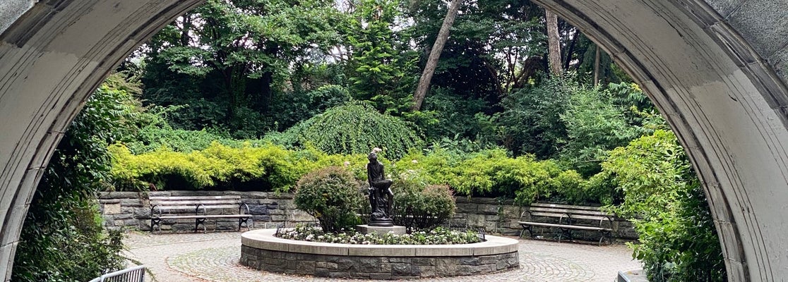 Carl Schurz Park - Yorkville - 599 E 86th St
