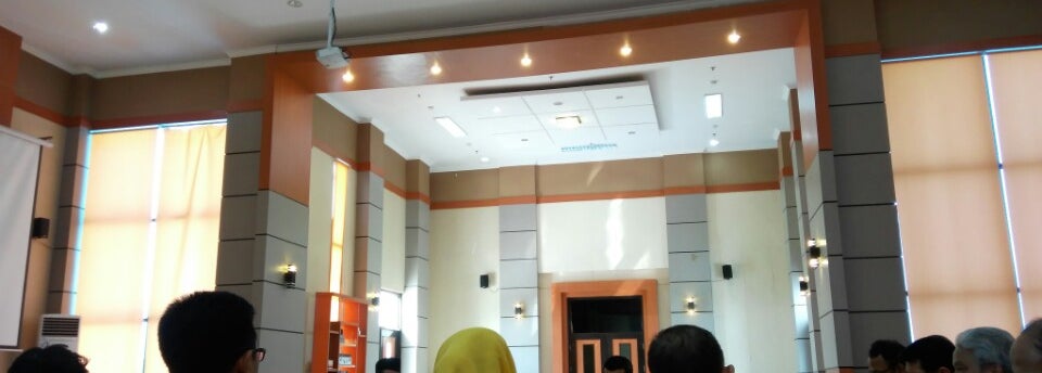 Gedung Rektorat UTM (Graha Utama) - College Administrative Building