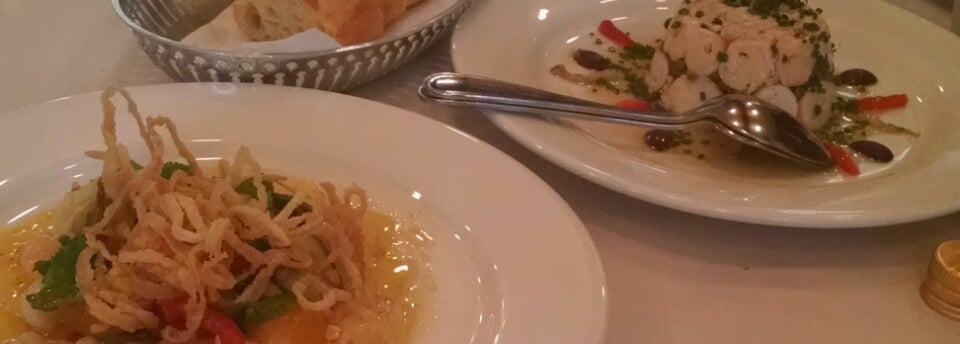 L'Express - French Restaurant in Plateau-Mont-Royal