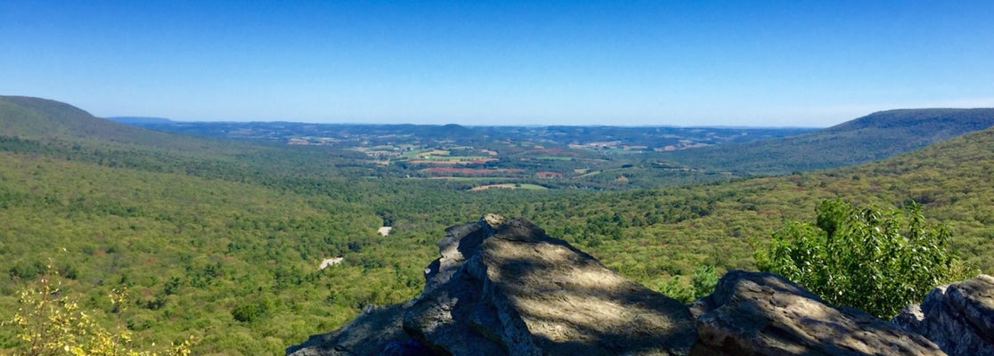 Hawk Mountain Sanctuary - Hiking Trail in Kempton