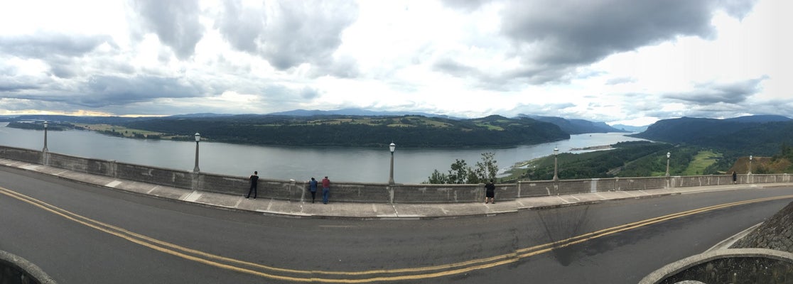 Crown Point Vista House - Scenic Lookout in Corbett
