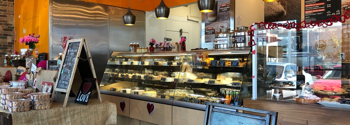 La Monarca Bakery & Cafe - Café in Hollywood