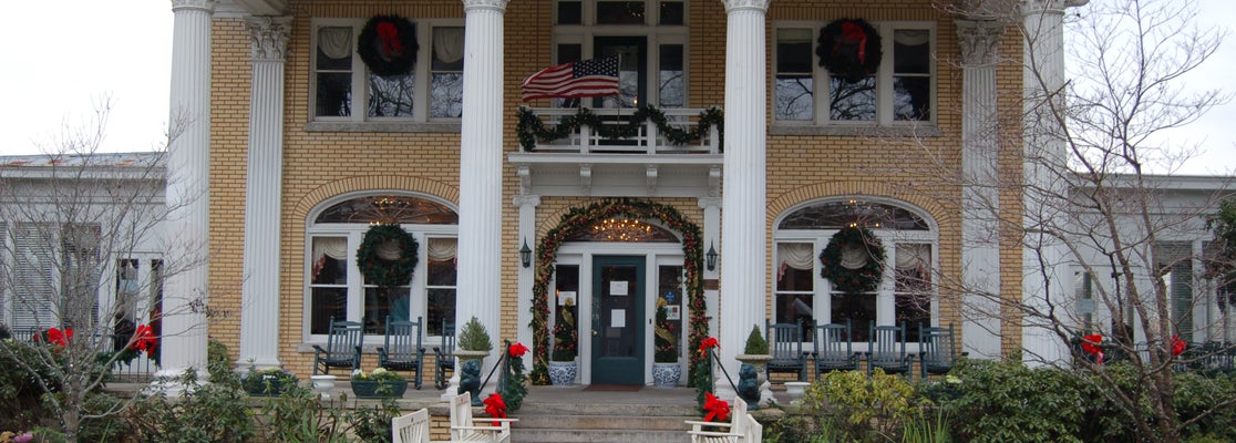 Blue Willow Inn Restaurant - Southern / Soul Food Restaurant