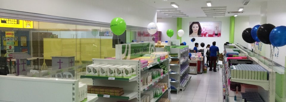 Colonnade Mall - Colon St.