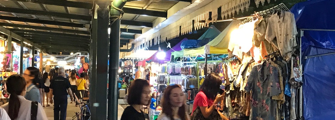 ตลาดนัดรถไฟ ศรีนครินทร์ (Train Night Market Srinakarin) - ประเวศ ...
