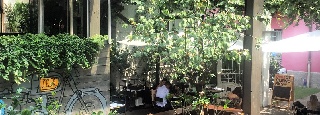 Deus Café - Café in Isola