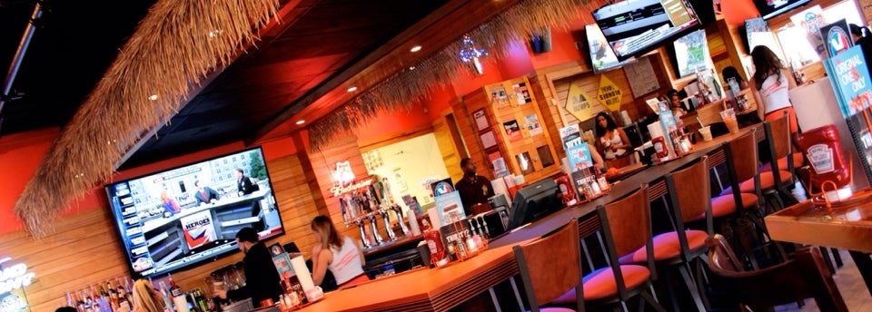 Hooters - 61-09 190th St