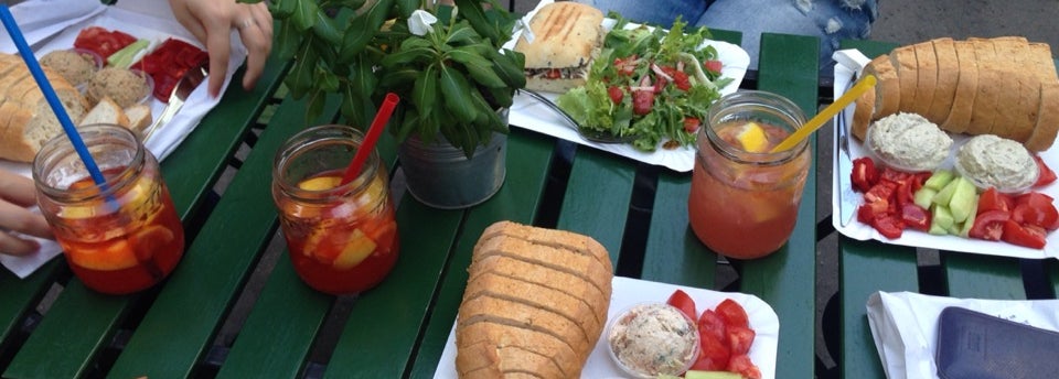 Csendes Társ Winebar & Garden - Wine Bar in Belváros