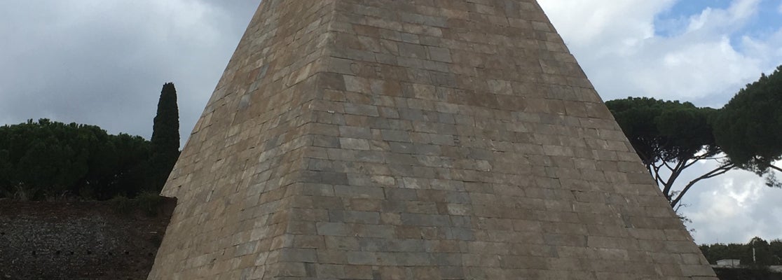 Piramide Cestia - Monument in Testaccio
