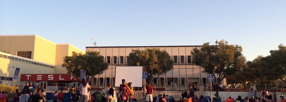 Tesla Motors - Car Dealership