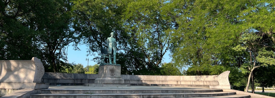 Abraham Lincoln Monument - Sculpture Garden in Lincoln Park