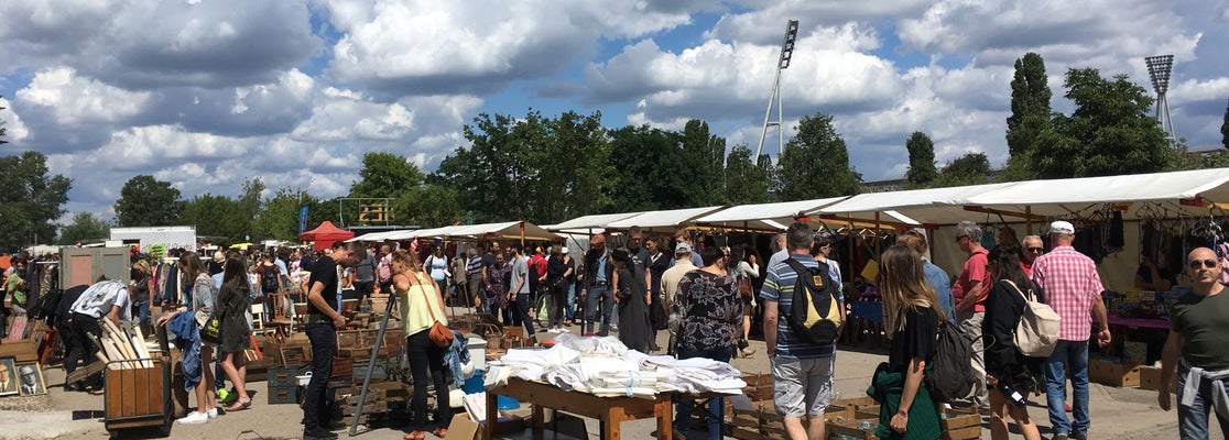 Flohmarkt am Mauerpark - Flea Market in Berlin