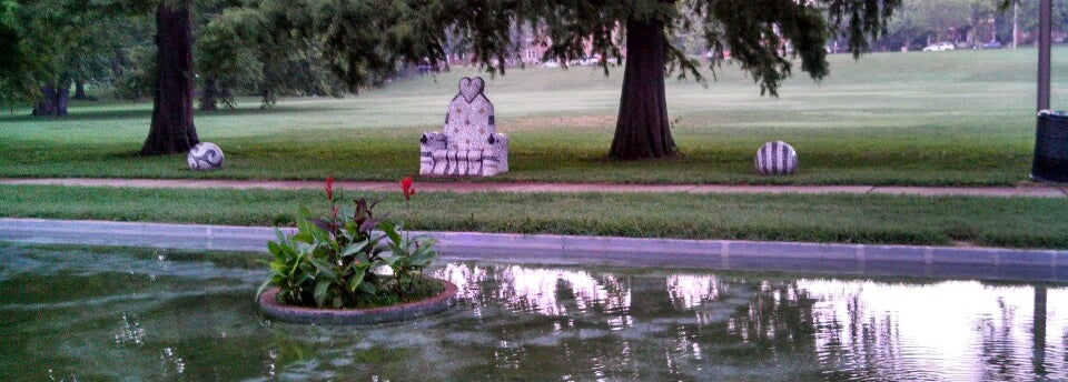 Francis Park - Park in St. Louis Hills