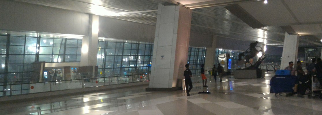 Garuda Indonesia Premium Check-In Counter - Airport Ticket Counter