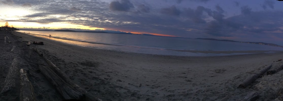 Alki Beach Path - Beach in Seattle