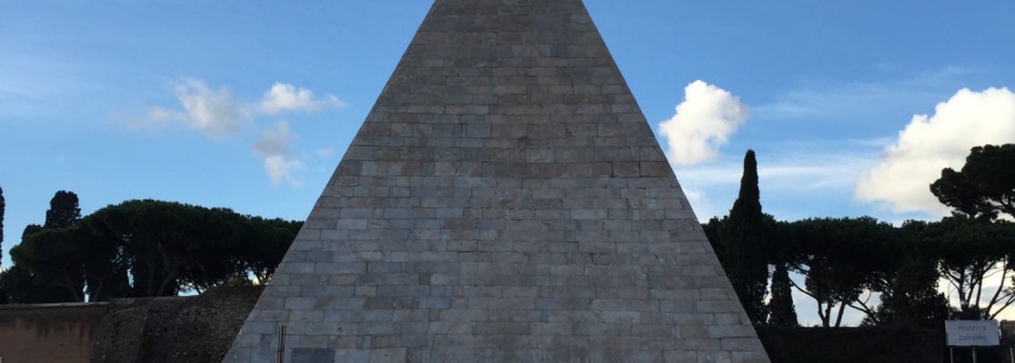Piramide Cestia - Monument in Testaccio