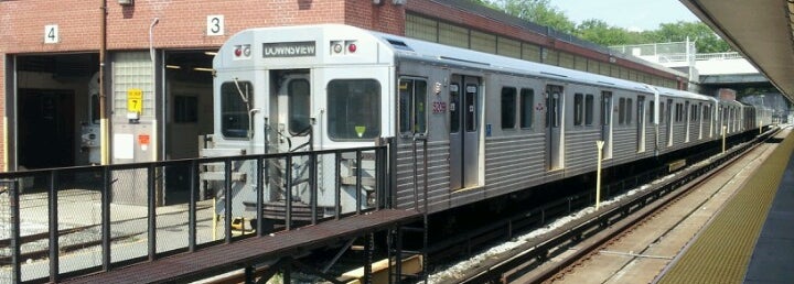 Davisville Subway Station - Metro Station