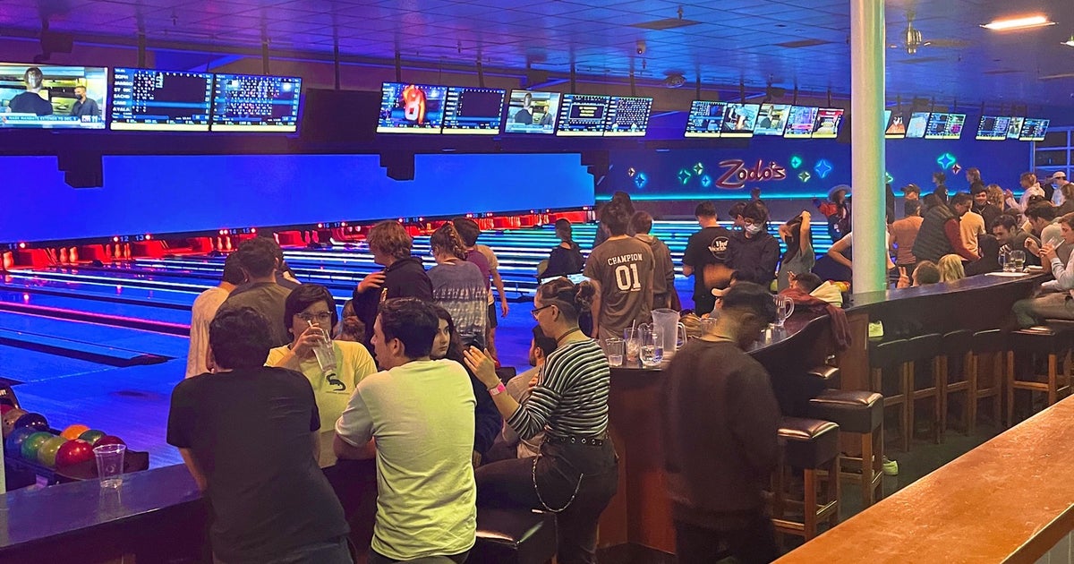 Zodo's Bowling & Beyond - 5925 Calle Real, Goleta