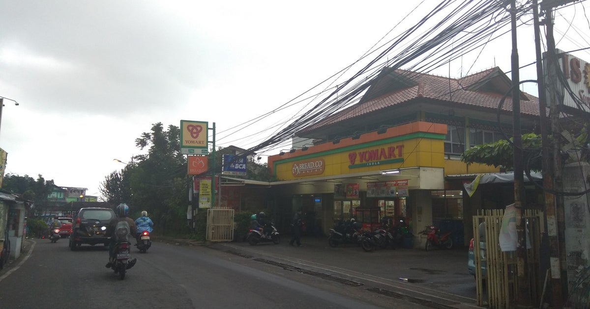 Yomart Isola - Jl. Sersan Bajuri No. 1, Bandung