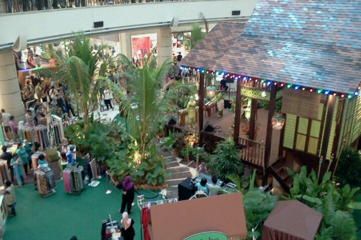 Guess - Suria KLCC, Kuala Lumpur