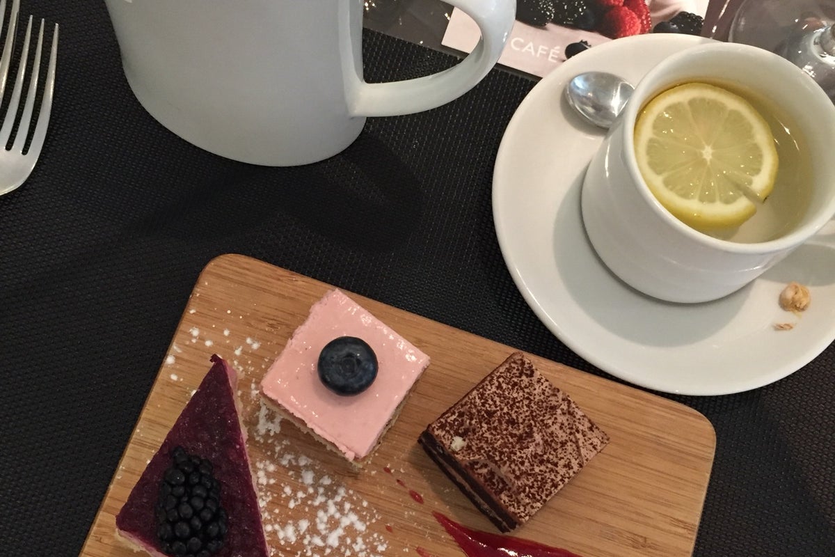 Café Holt - 1300, rue Sherbrooke Ouest, Montréal