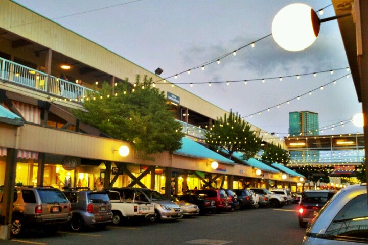 Ward Warehouse - 1050 Ala Moana Blvd, Honolulu