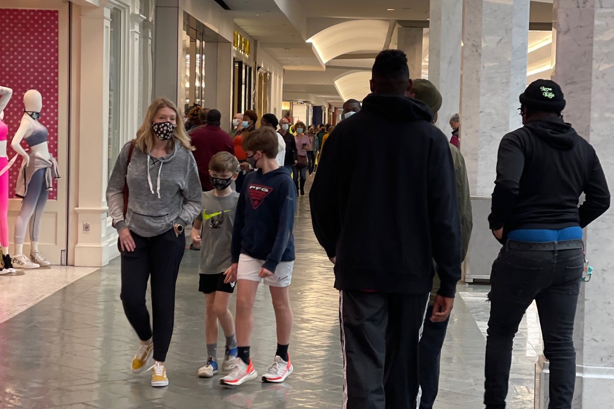 Apple Lakeside Shopping Center - 3301 Veterans Memorial Boulevard, Metairie