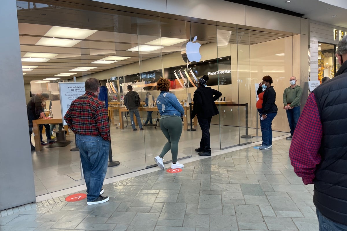 Apple Lakeside Shopping Center - 3301 Veterans Memorial Boulevard, Metairie