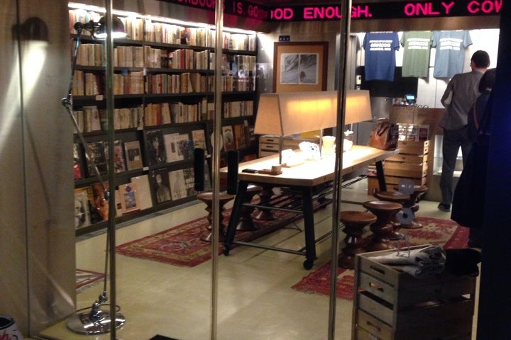 COW BOOKS 中目黒 - 青葉台1-14-11, 東京