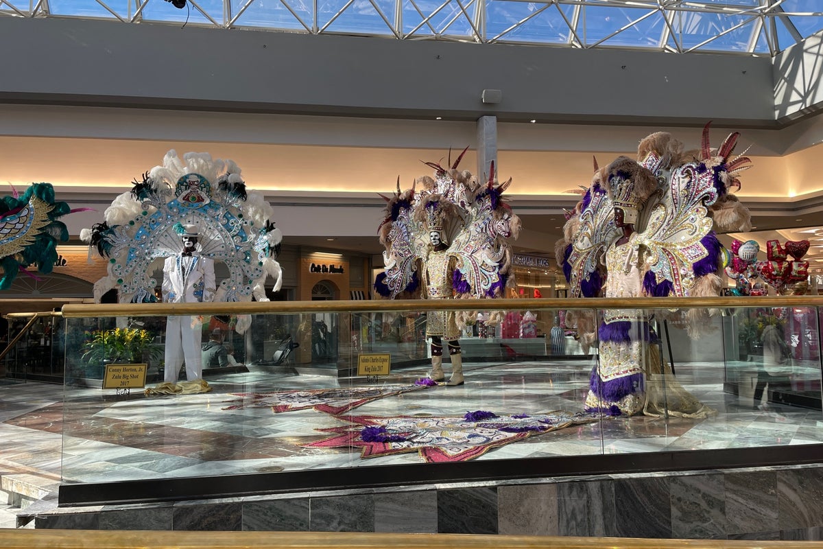 Apple Lakeside Shopping Center - 3301 Veterans Memorial Boulevard, Metairie