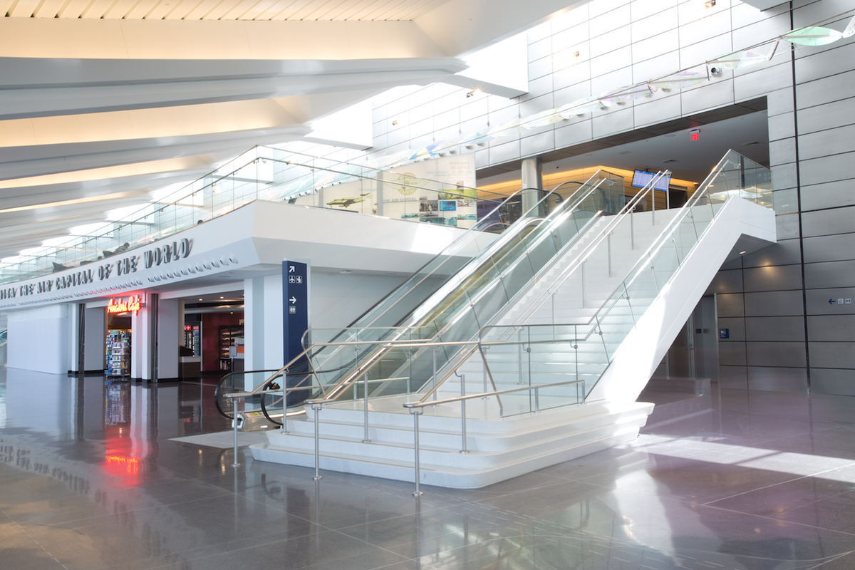 Wichita Eisenhower National Airport (ICT) - 2277 Eisenhower Airport ...