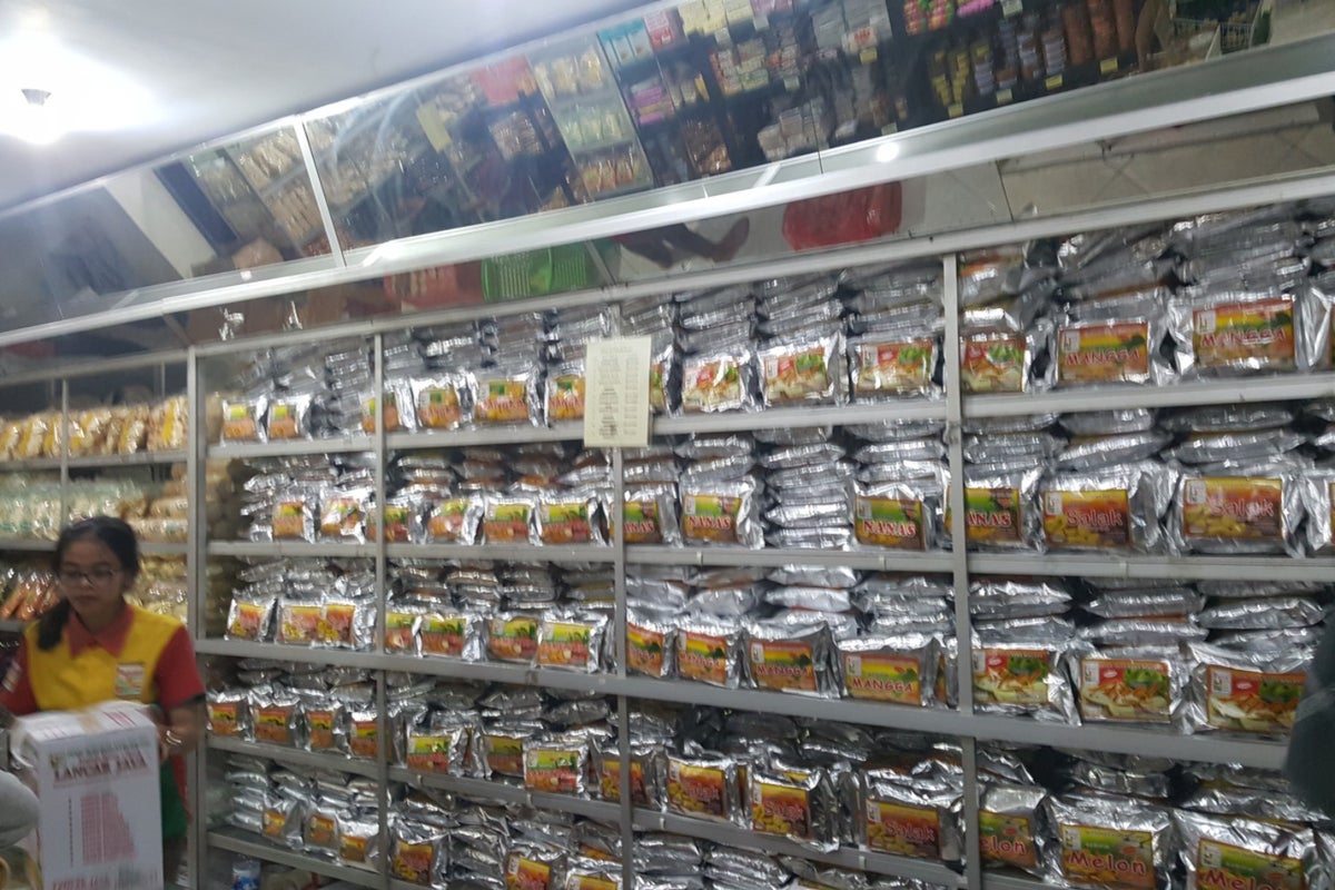 Lancar Jaya Pusat Oleh-oleh - Jl. Sanan No. 30, Malang