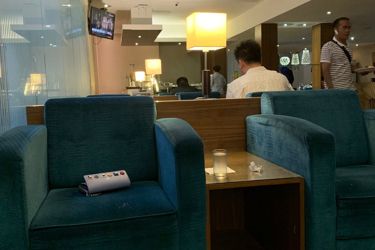 Blue Sky Executive Lounge - Syamsuddin Noor International Airport (BDJ ...