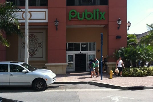 Publix - 911 SW 1st Ave, Miami