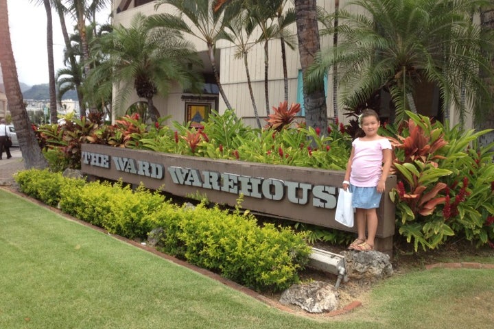 Ward Warehouse - 1050 Ala Moana Blvd, Honolulu