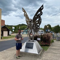 Mothman Statue - 13 tips