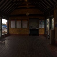 Hackbridge Railway Station (HCB) - Train Station