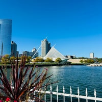 Milwaukee Lakefront - Waterfront in Lake Park