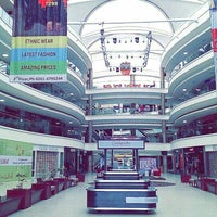 VR Surat - Shopping Mall in Sūrat
